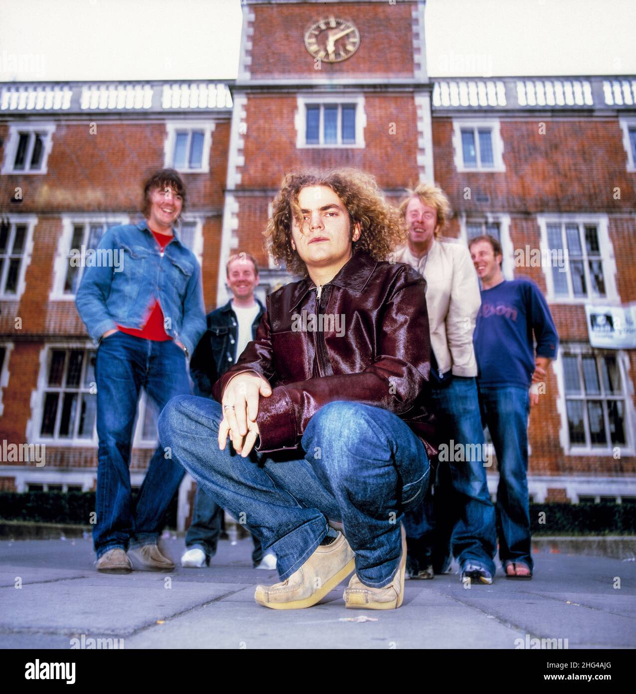 Joseph washbourn toploader singer hi-res stock photography and images ...