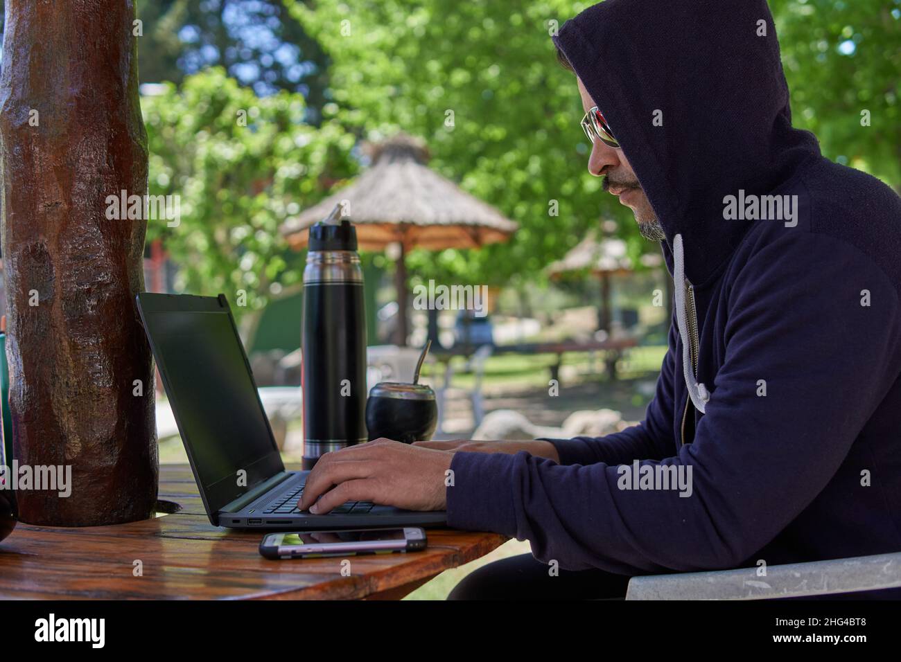 Hacker laptop hoodie hi-res stock photography and images - Alamy