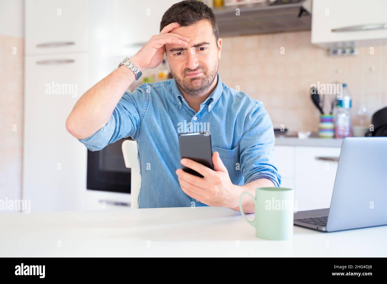 Mobile phone nervous hi-res stock photography and images - Alamy