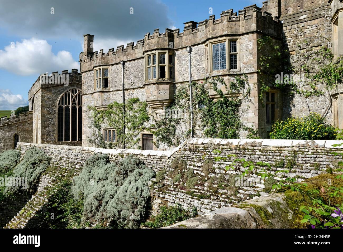 Haddon hall tudor architecture hi-res stock photography and images - Alamy