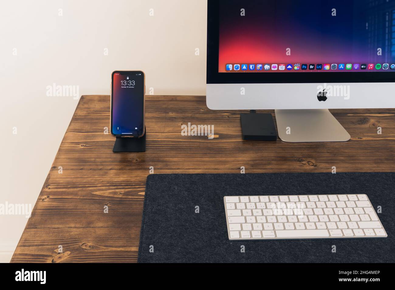 Imac office hi-res stock photography and images - Alamy