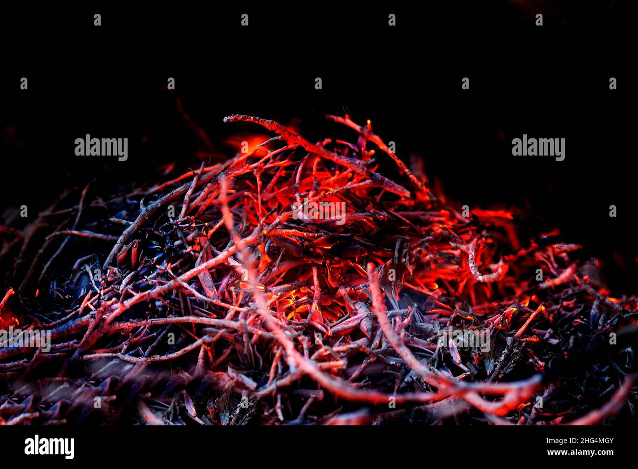 Burning embers hi-res stock photography and images - Alamy