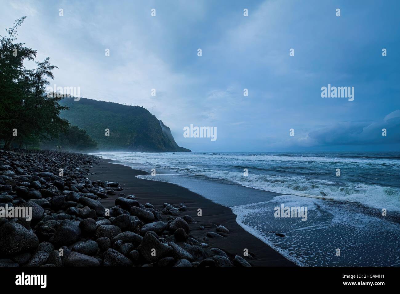 The beautiful Waipio Valley Black Sand Beach on the Big Island of ...