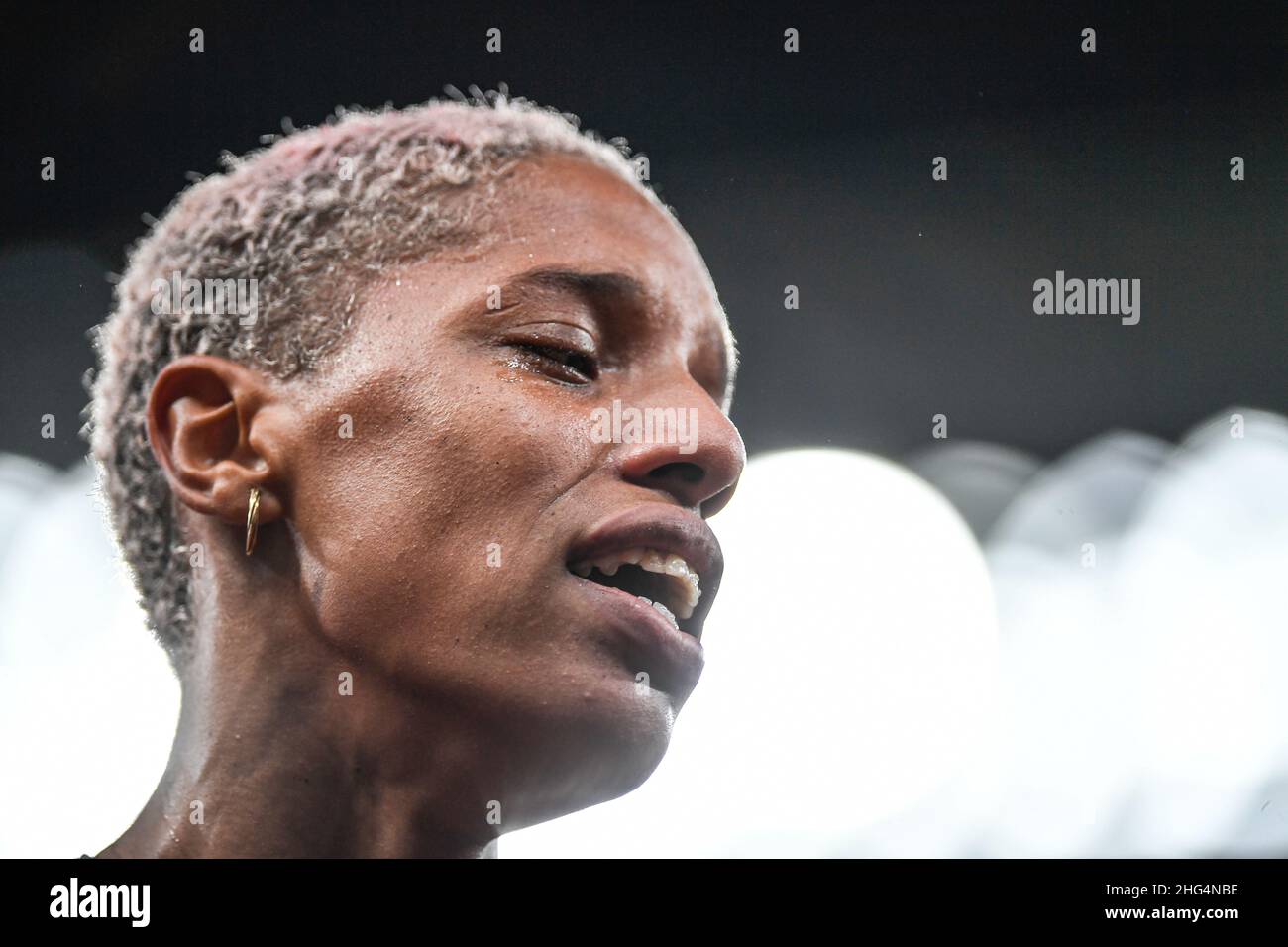 Yulimar Rojas crying and celebrating her medal at the Tokyo 2020 ...