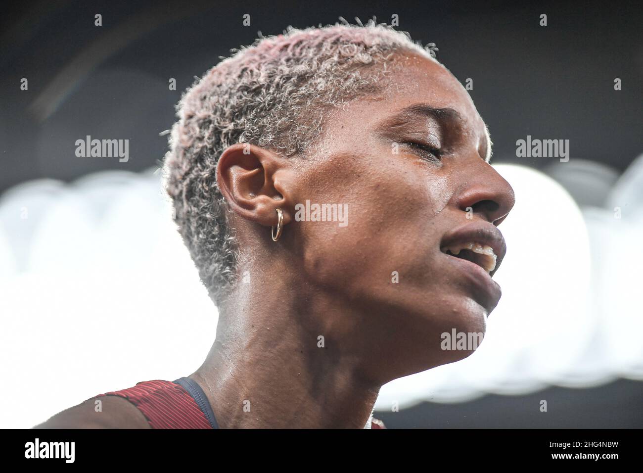 Yulimar Rojas crying and celebrating her medal at the Tokyo 2020 ...