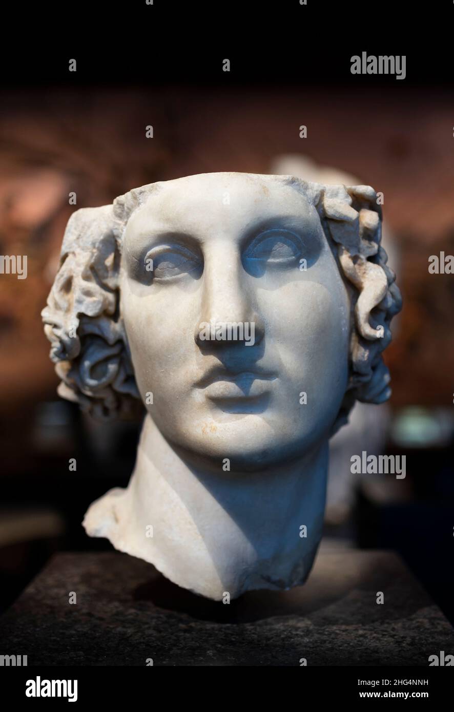 Alexander the great portrait hi-res stock photography and images - Alamy