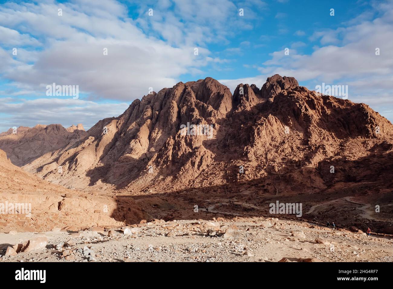 Beautiful big mountain in desert Stock Photo - Alamy