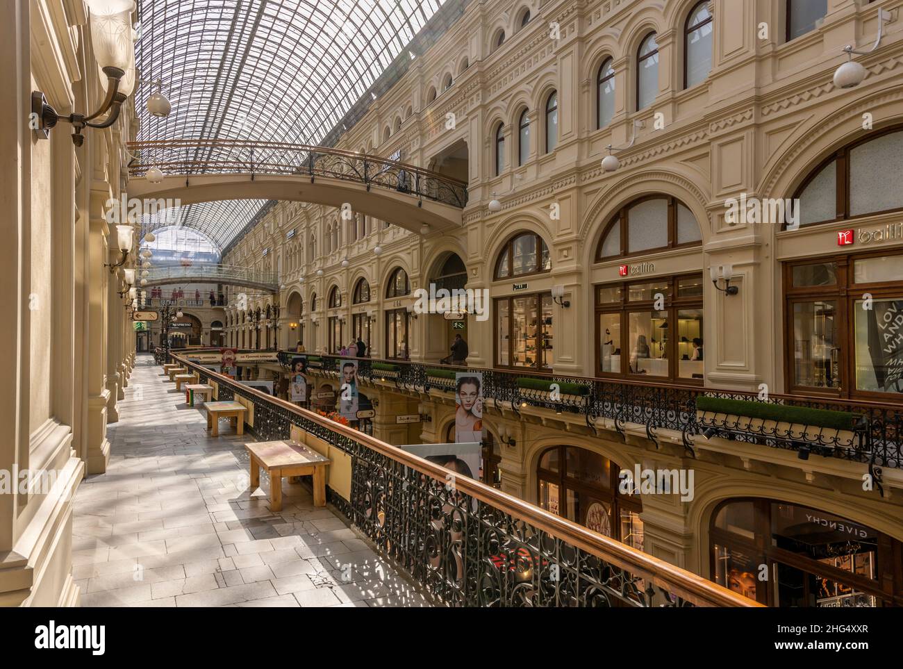 Moscow, Russia - September 25, 2019: Old and architectural shopping ...