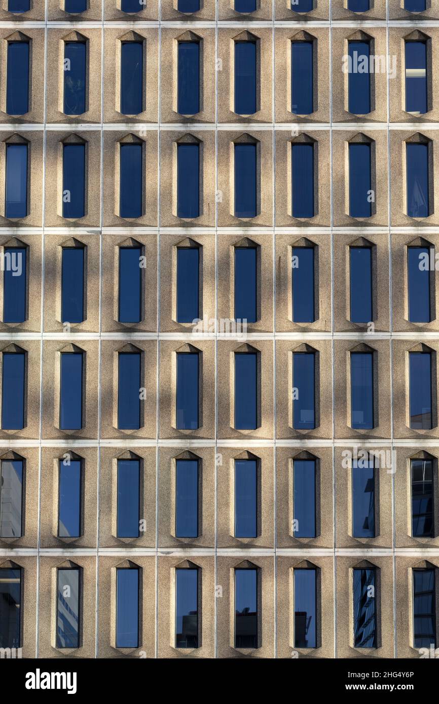 Office building windows, full view hi-res stock photography and images ...