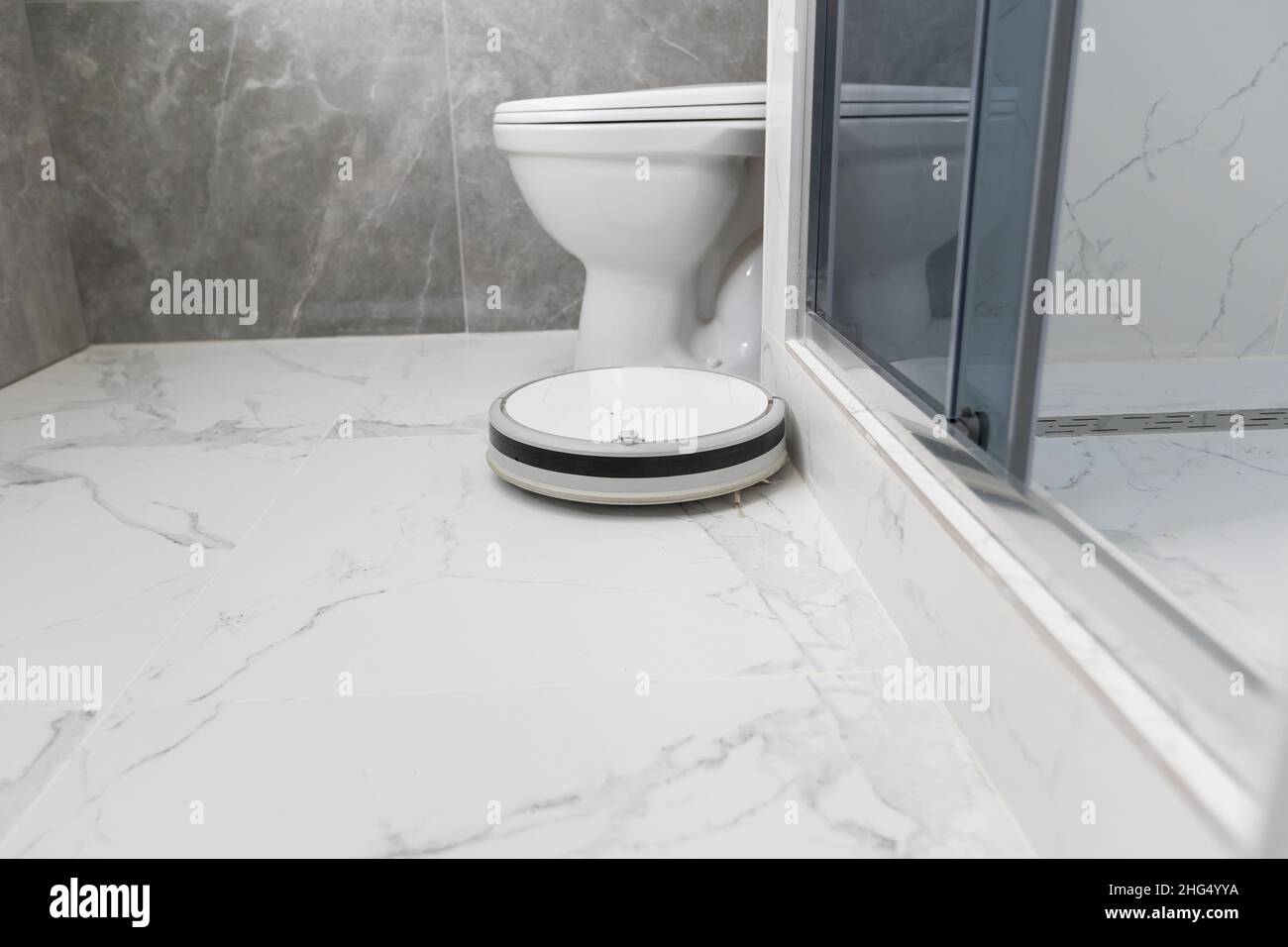Bathroom cleaning robot hi-res stock photography and images - Alamy