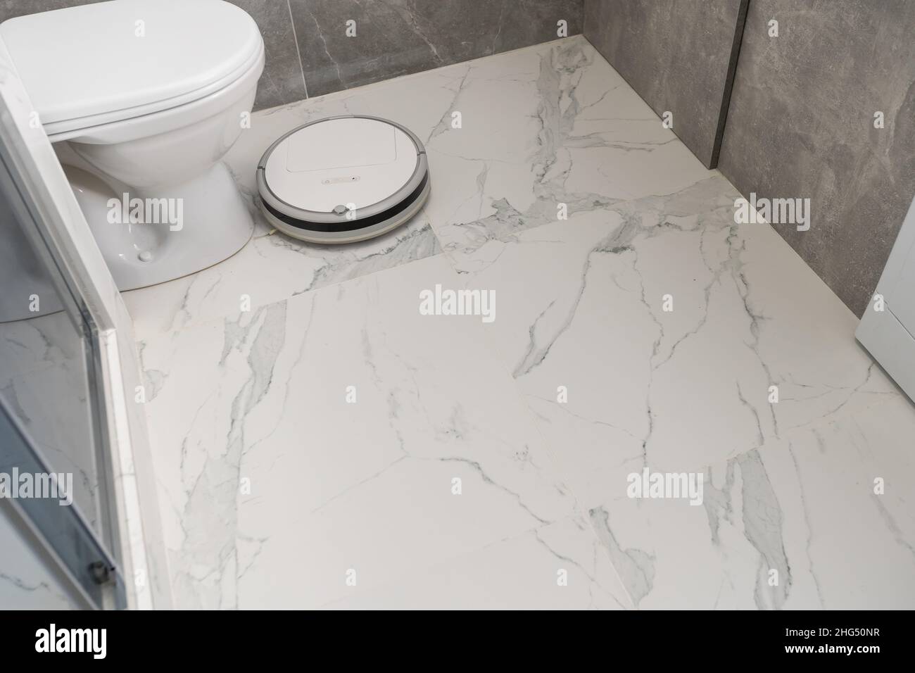 robot vacuum cleaner in the bathroom Stock Photo - Alamy