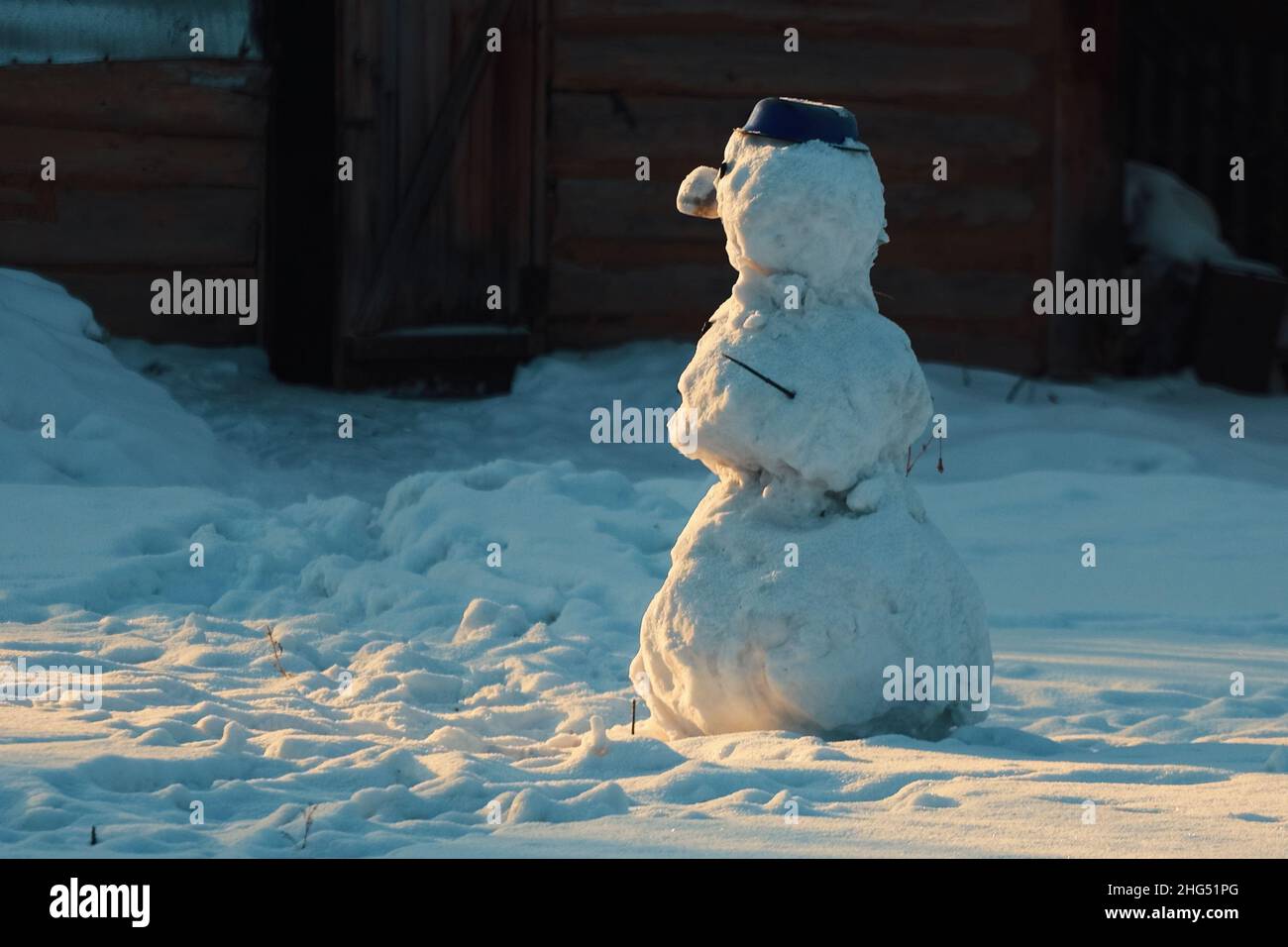 Real snowman hi-res stock photography and images - Alamy