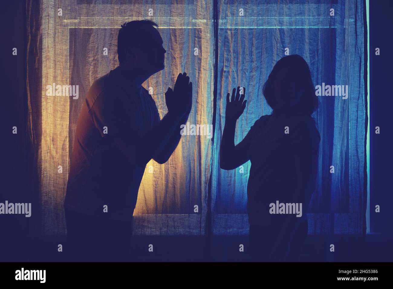 A man asks a woman for forgiveness. Silhouette of husband and wife ...