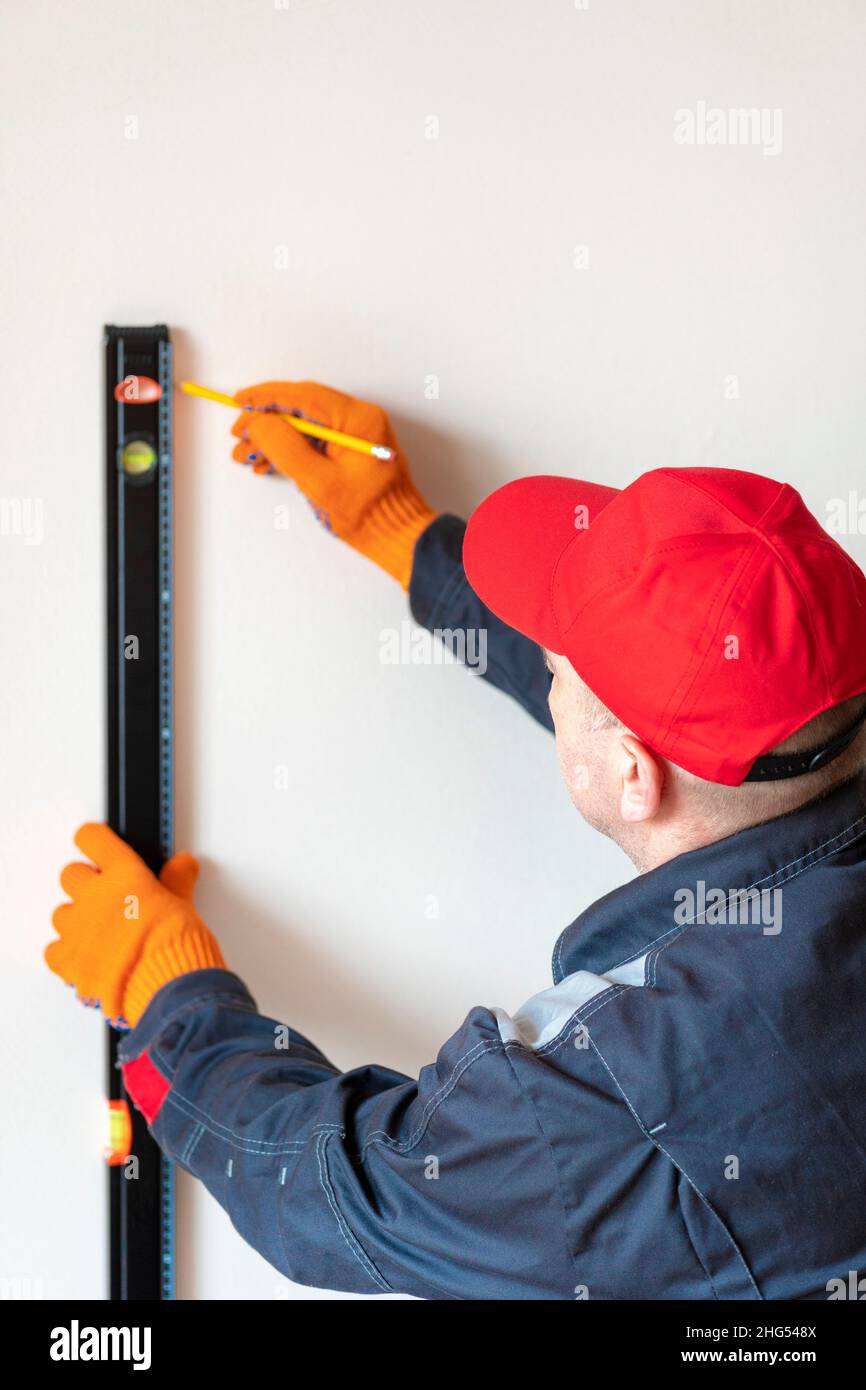 Worker with bubble level. measuring with bubble level.Measurement ...