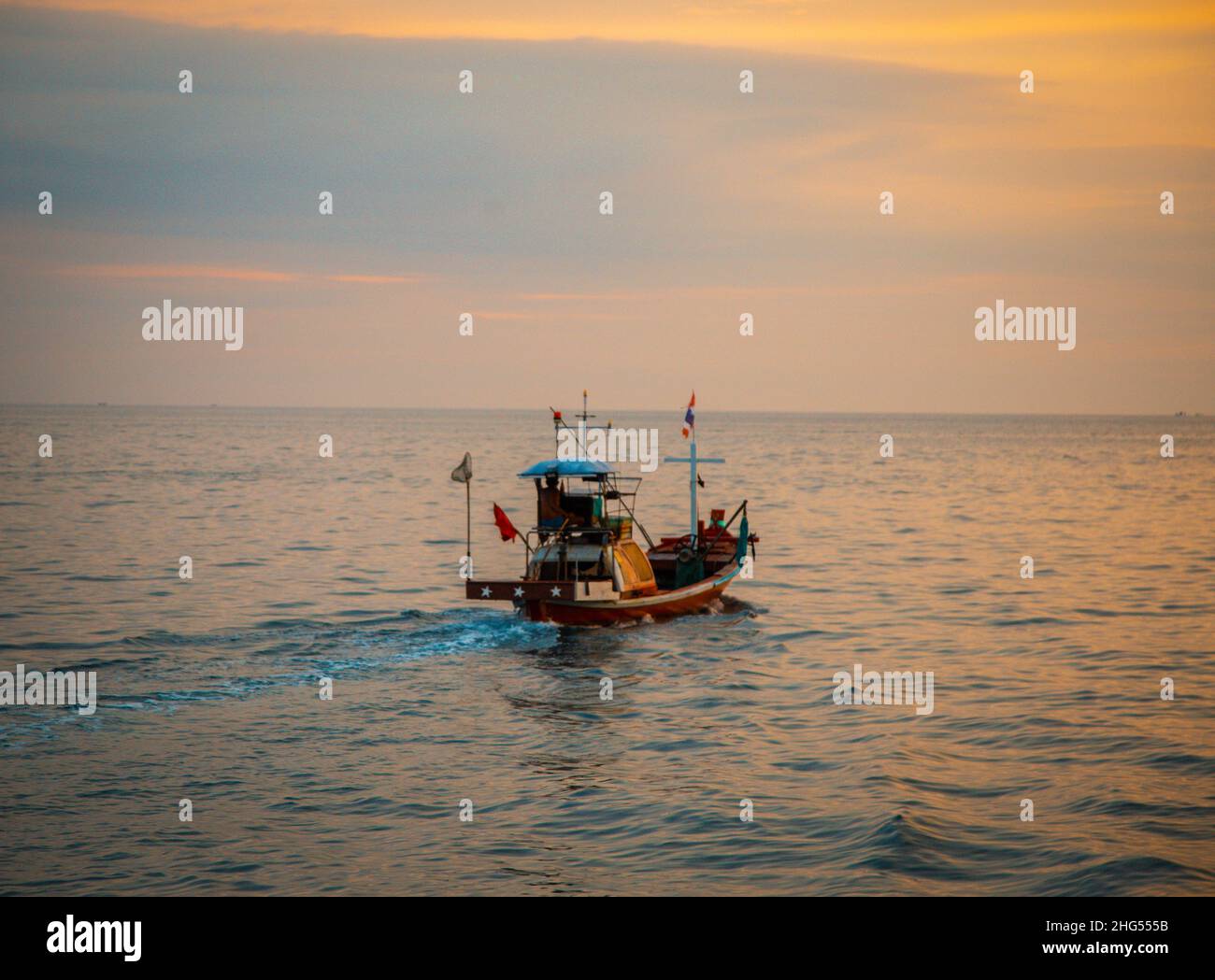 Phuket island sunset yacht boat hi-res stock photography and images - Alamy