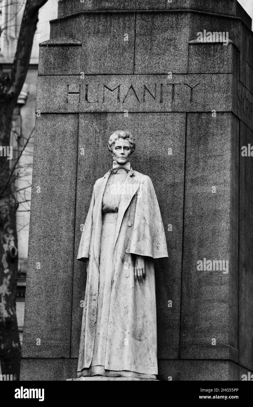 Edith cavell memorial sculpture hi-res stock photography and images - Alamy