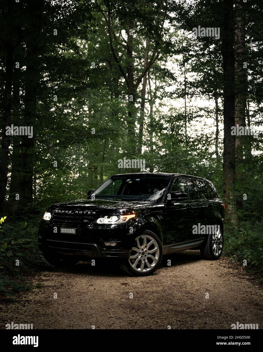 Black range rover sport hi-res stock photography and images - Alamy
