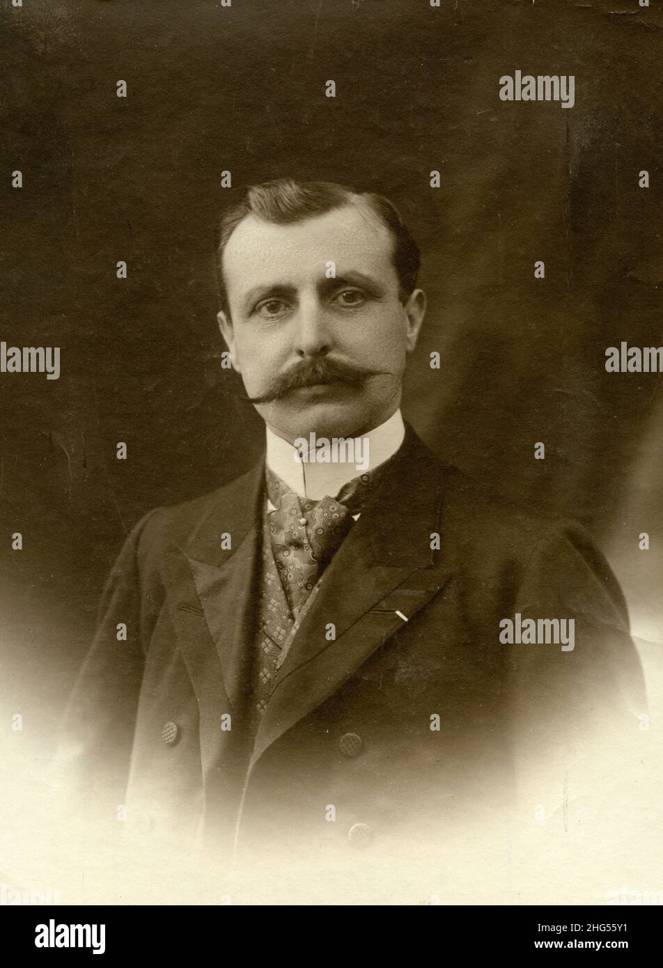 Portrait de l'aviateur francais Louis Bleriot (1872-1936 Stock Photo ...