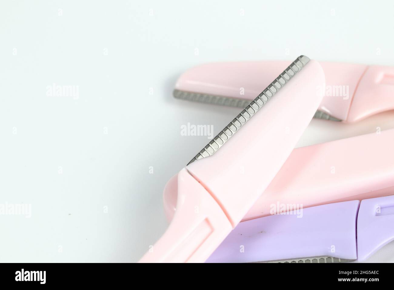 Close up safety razor blade, different colorful of safety wet shave ...