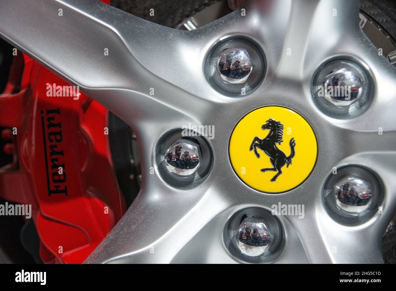 Car rim ferrari logo hi-res stock photography and images - Alamy