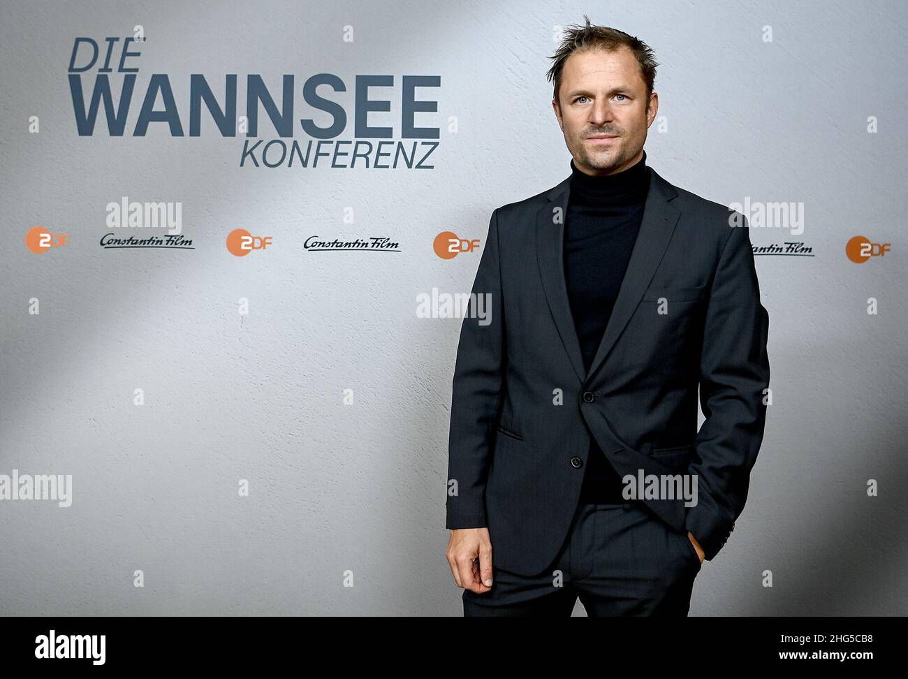 Berlin, Germany. 18th Jan, 2022. Actor Philipp Hochmair comes to the ...