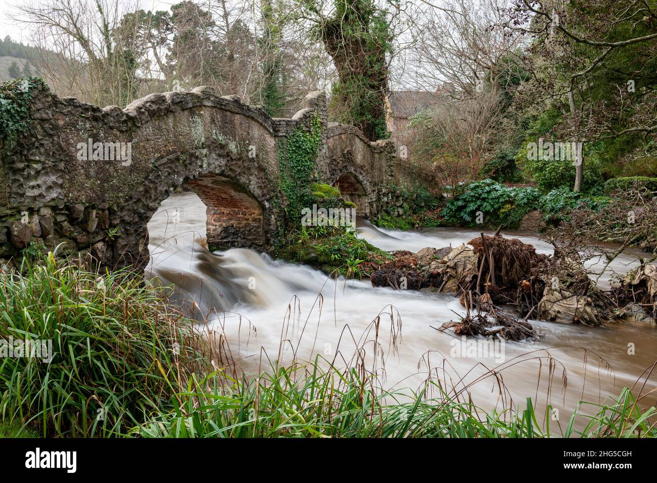 Long exposure of the river Avill flowing under Lovers bridge in the ...