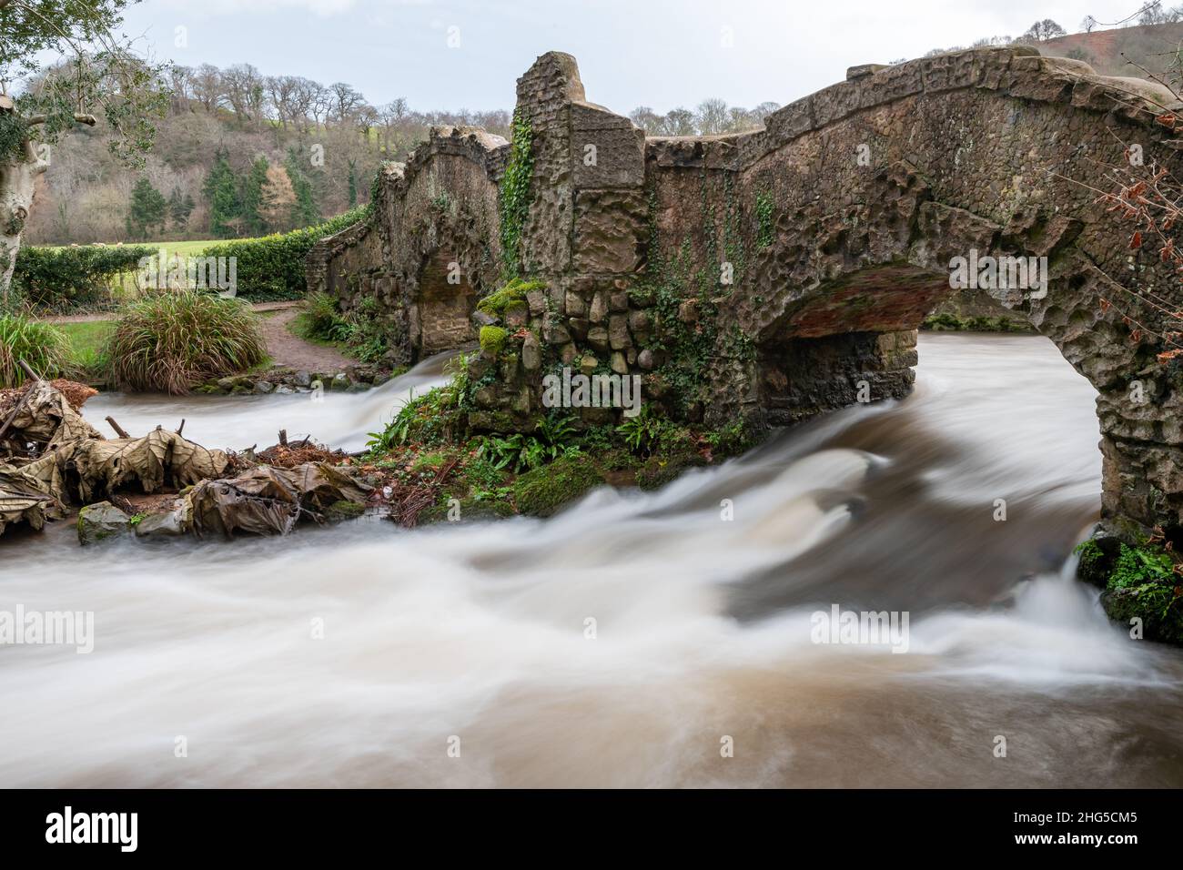 Long exposure of the river Avill flowing under Lovers bridge in the ...