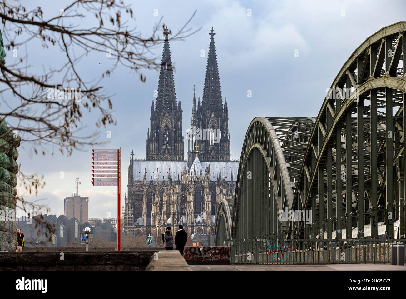 Cologne Cathedral standing in brisk German winter weather Stock Photo ...