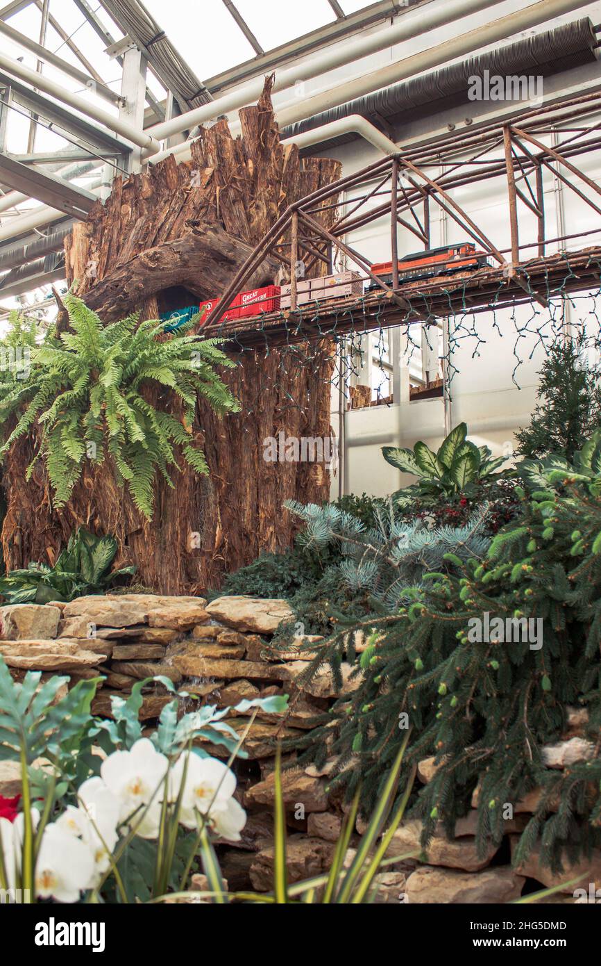 Vacation winter gardens greenhouse hi-res stock photography and images ...