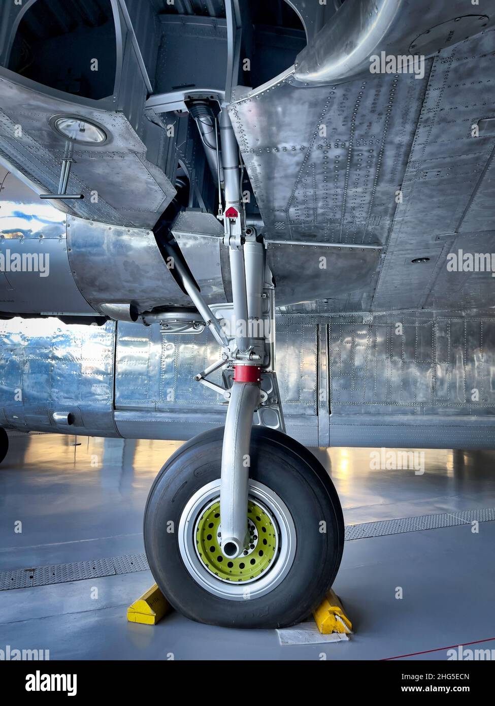 Flight gear hi-res stock photography and images - Alamy