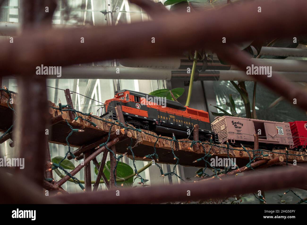 Toy train crossing bridge hi-res stock photography and images - Alamy