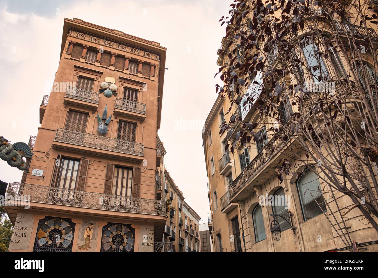 Barcelona city walls hi-res stock photography and images - Alamy