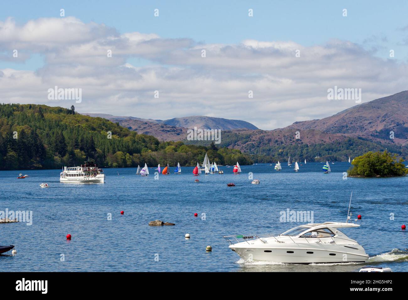 Enjoying the sail hi-res stock photography and images - Alamy