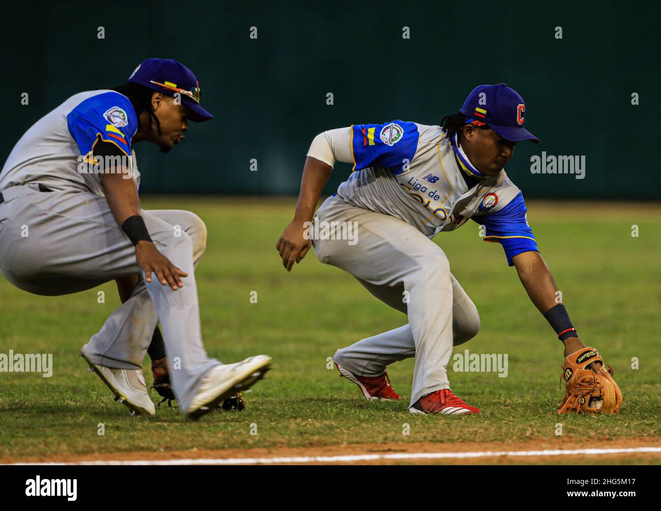 MAZATLAN, MEXICO - FEBRUARY 03: Andy Vásquez (L) of the Caimanes de ...