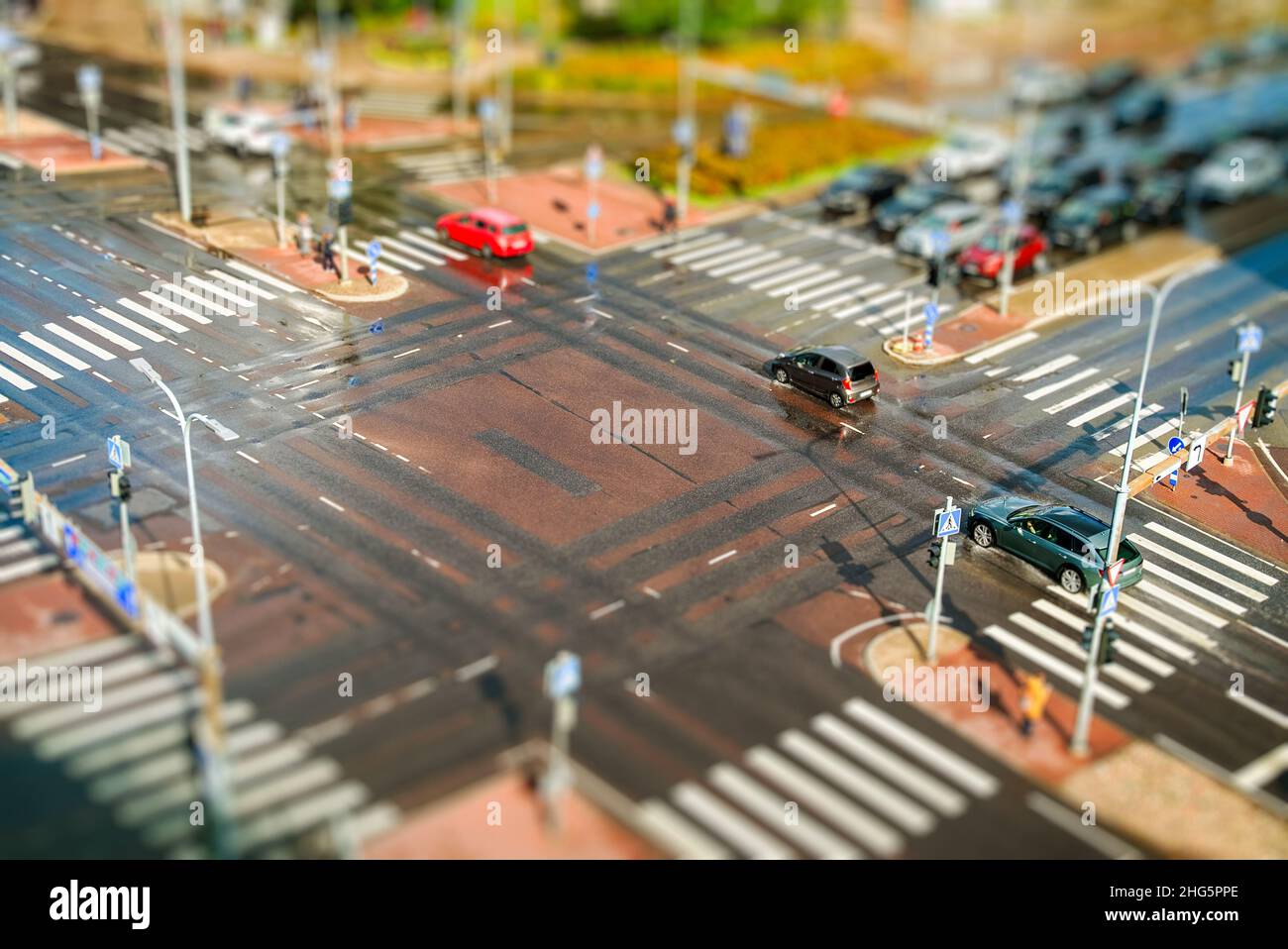 Crossroads with cars on the street at summer Stock Photo - Alamy