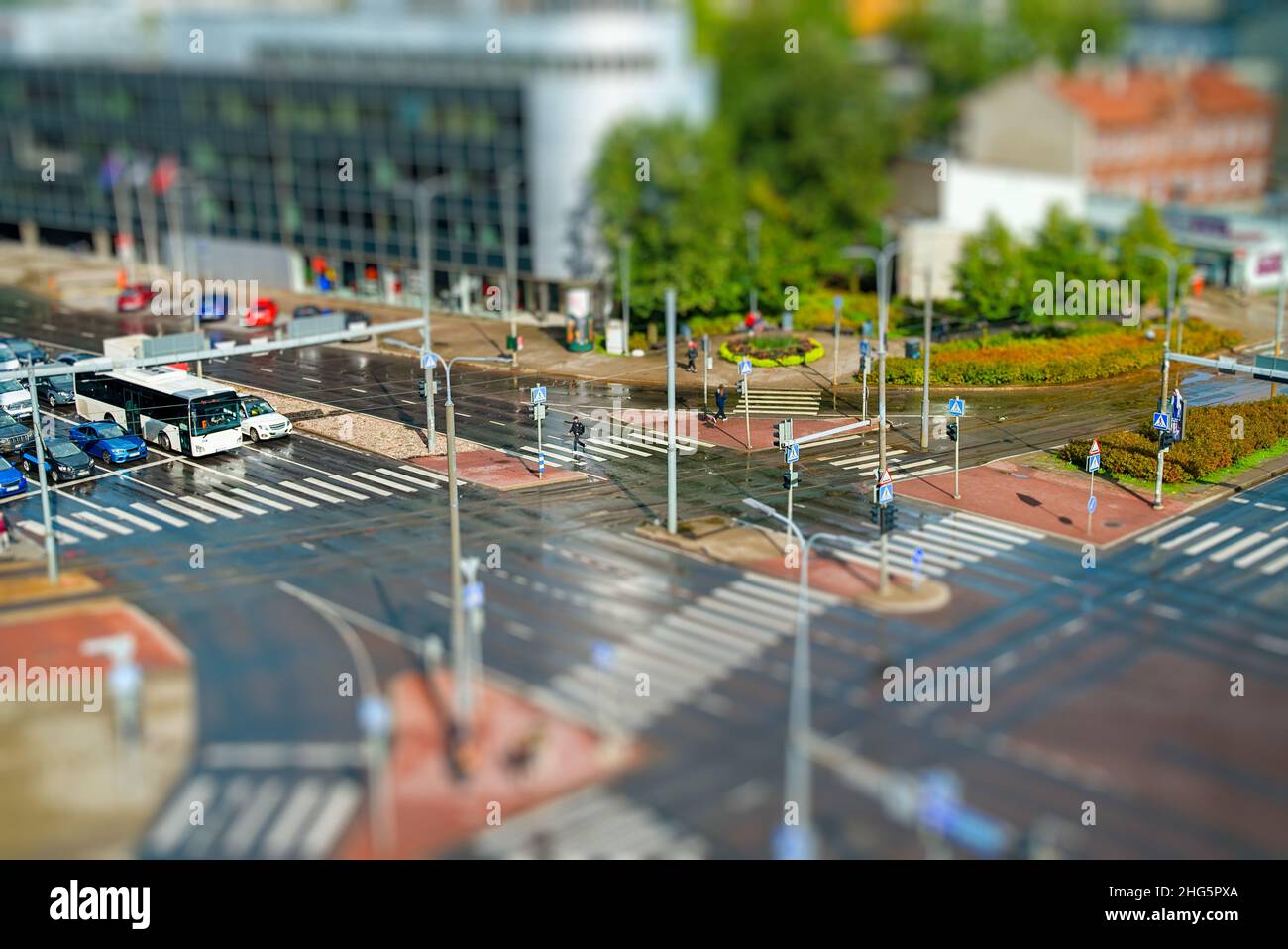 Crossroads with cars on the street at summer Stock Photo - Alamy
