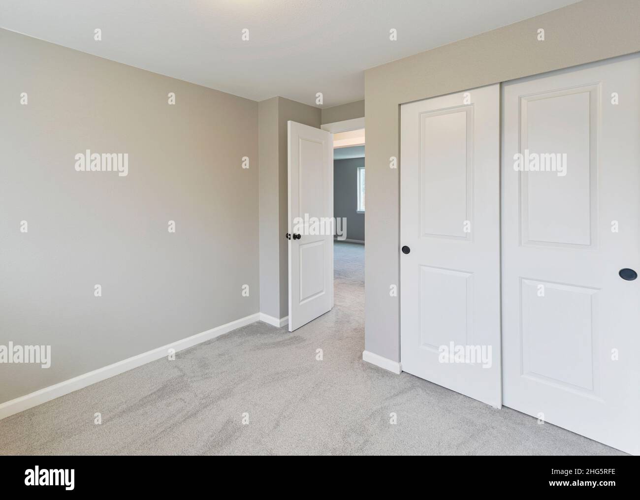Modern residential empty bedroom interior Stock Photo - Alamy