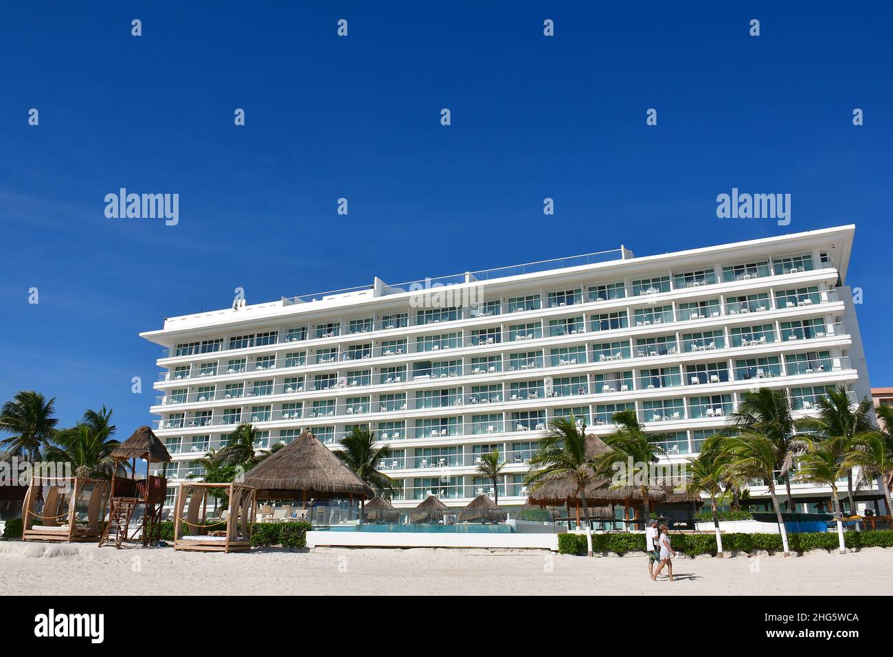 Cancun beach buildings hi-res stock photography and images - Alamy