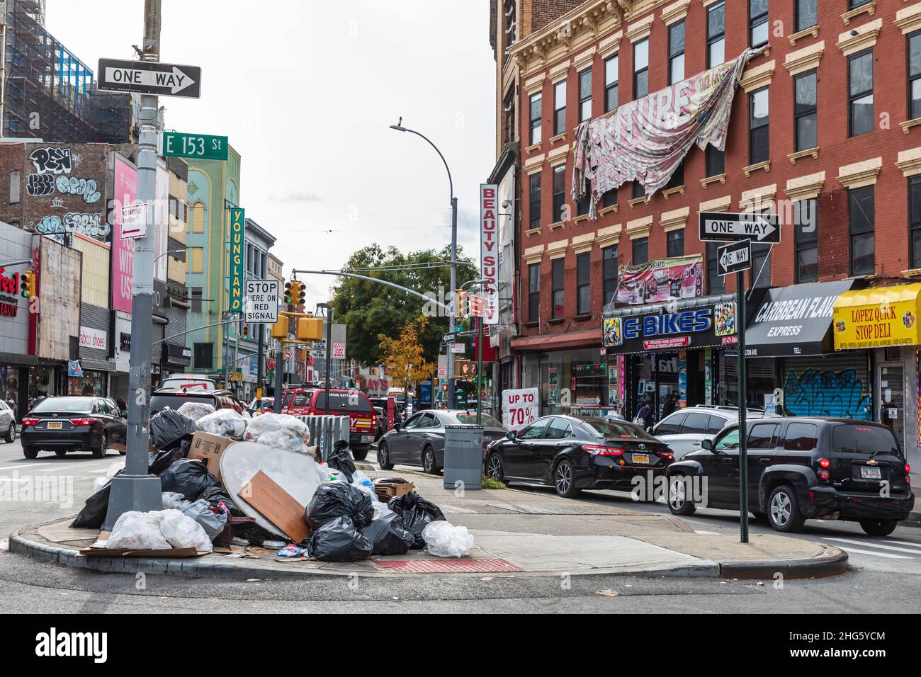 The Bronx, New York City, New York, USA. November 2, 2021. Garbage ...