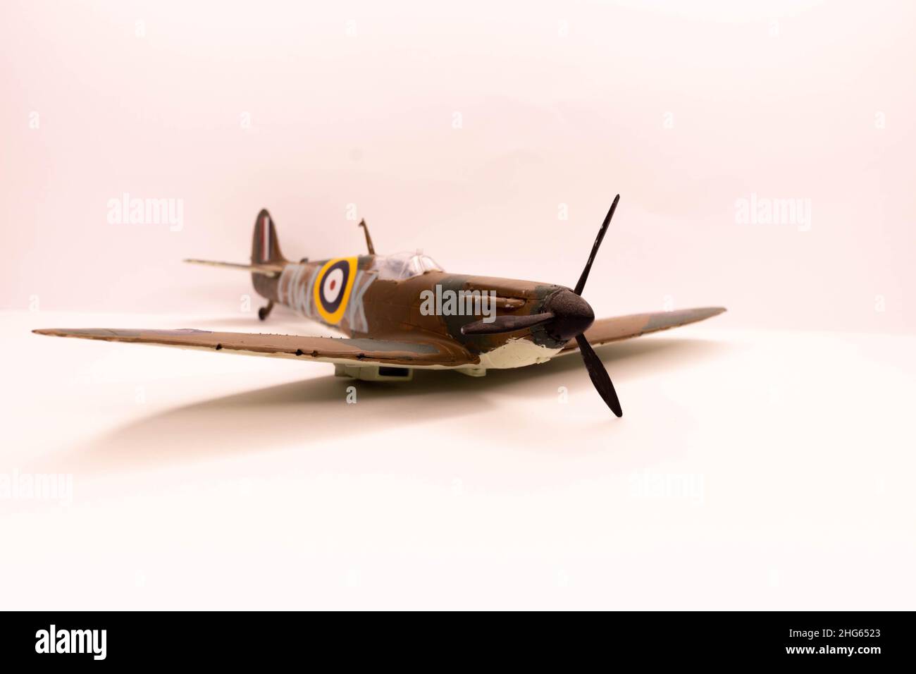 pictures of electronic equipment, kitchen utensils. But also various ...