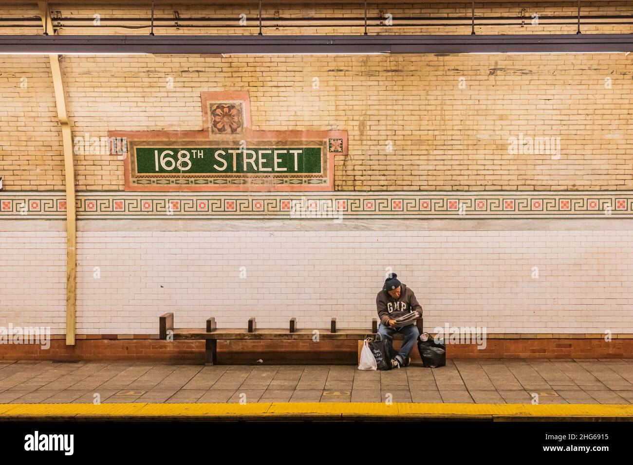 Transit reading subway subway hi-res stock photography and images - Alamy
