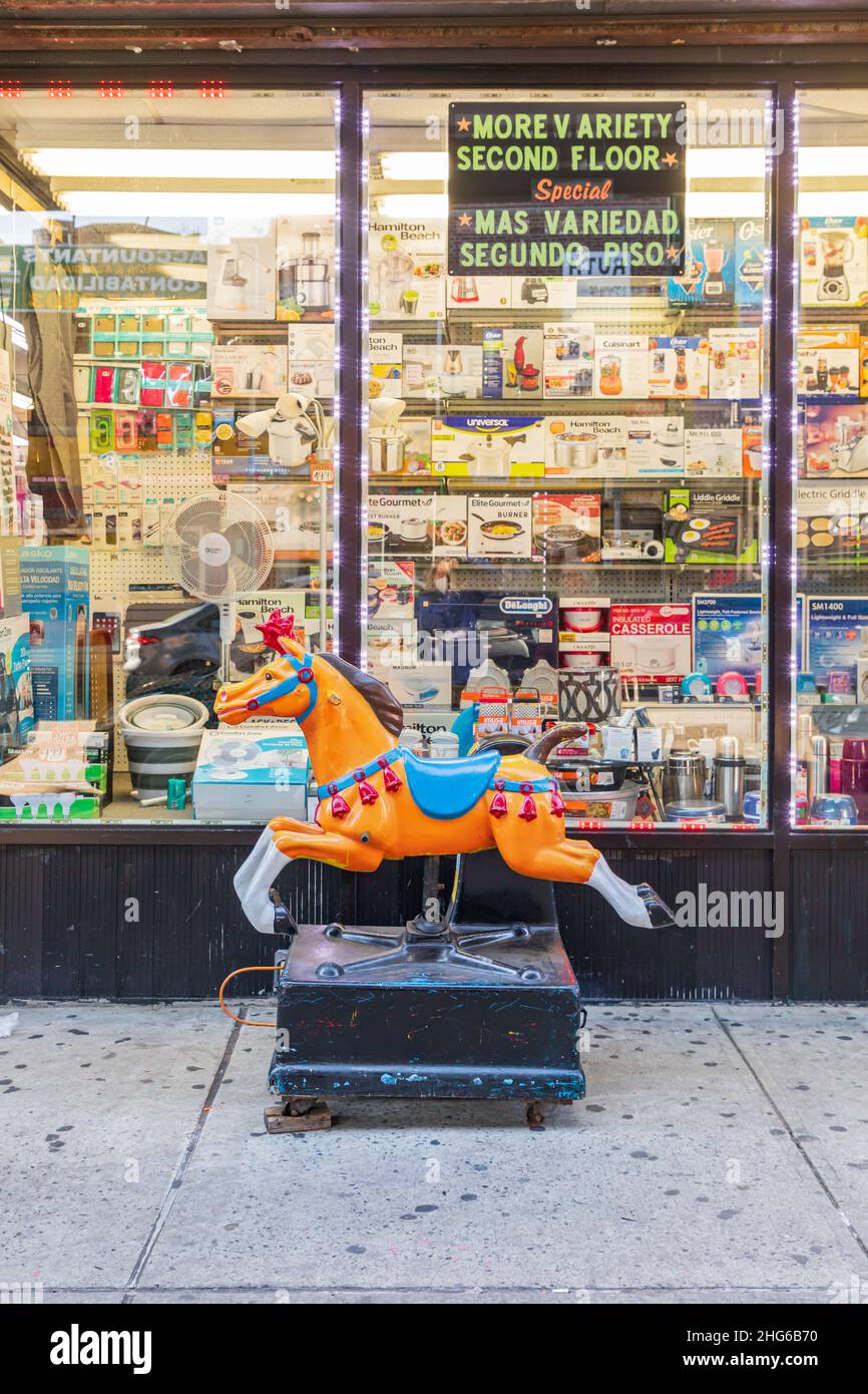 Coin operated ride hi-res stock photography and images - Alamy