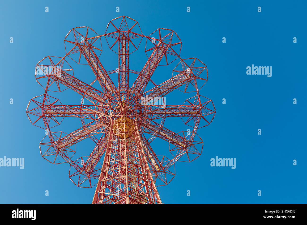 Parachute ride hi-res stock photography and images - Alamy