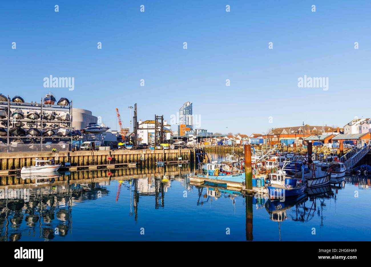 Portsmouth harbour day england hi-res stock photography and images - Alamy