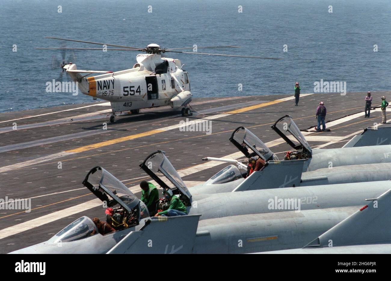 Uss eisenhower cvn 69 hi-res stock photography and images - Alamy