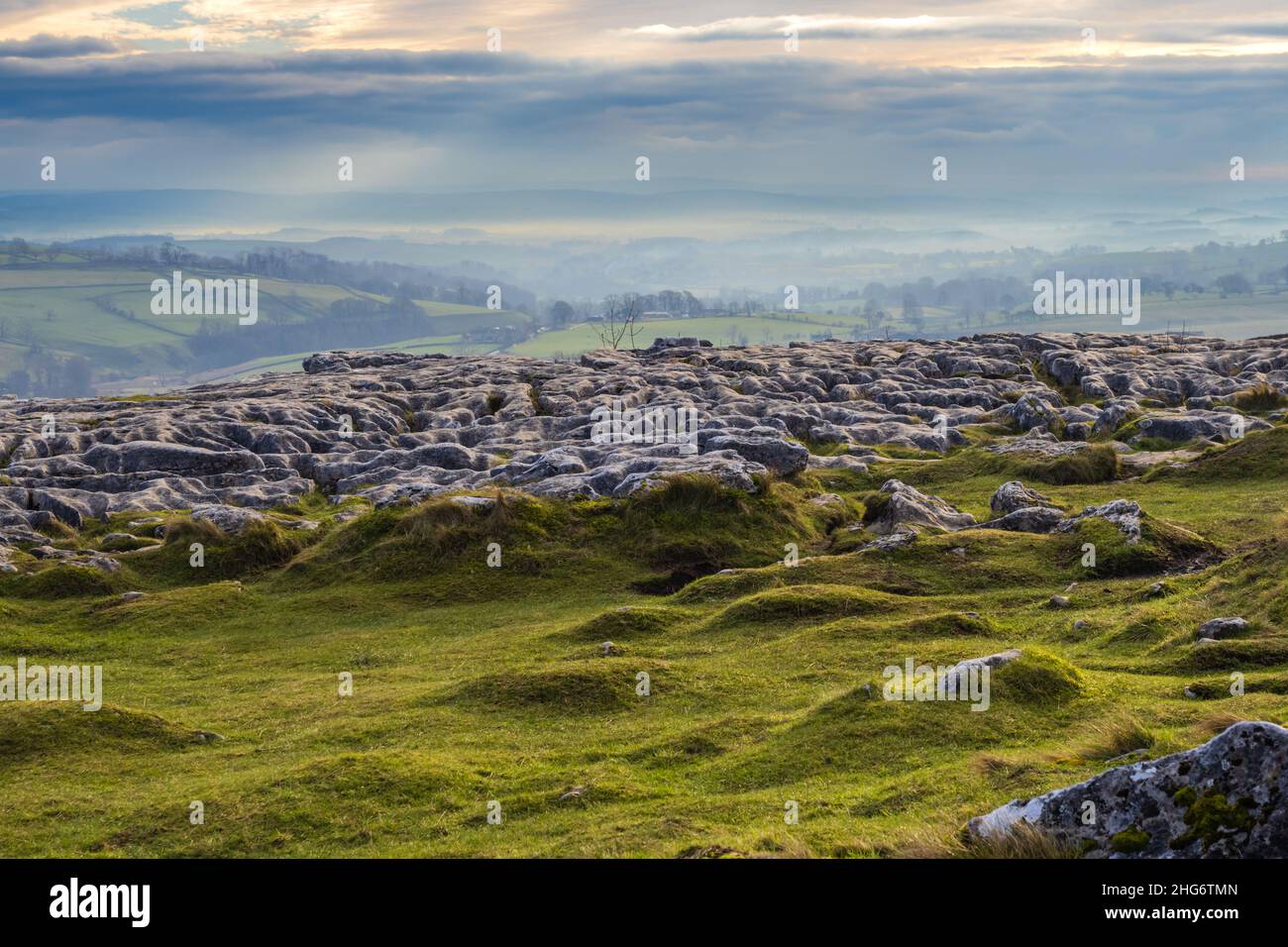 Amphitheatre shaped cliff formation hi-res stock photography and images ...