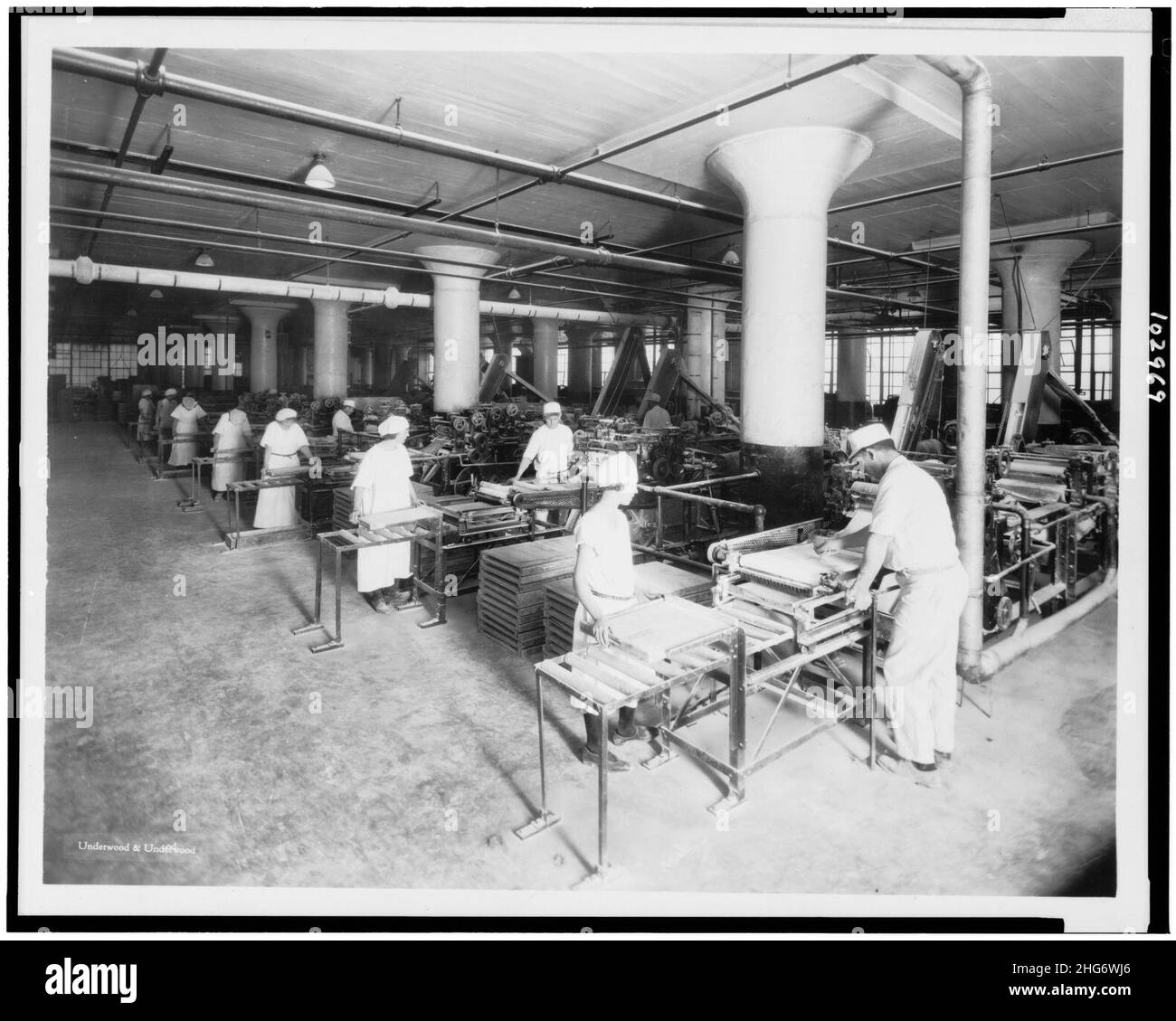 Shaping gum at the American Chicle Company plant - Underwood ...