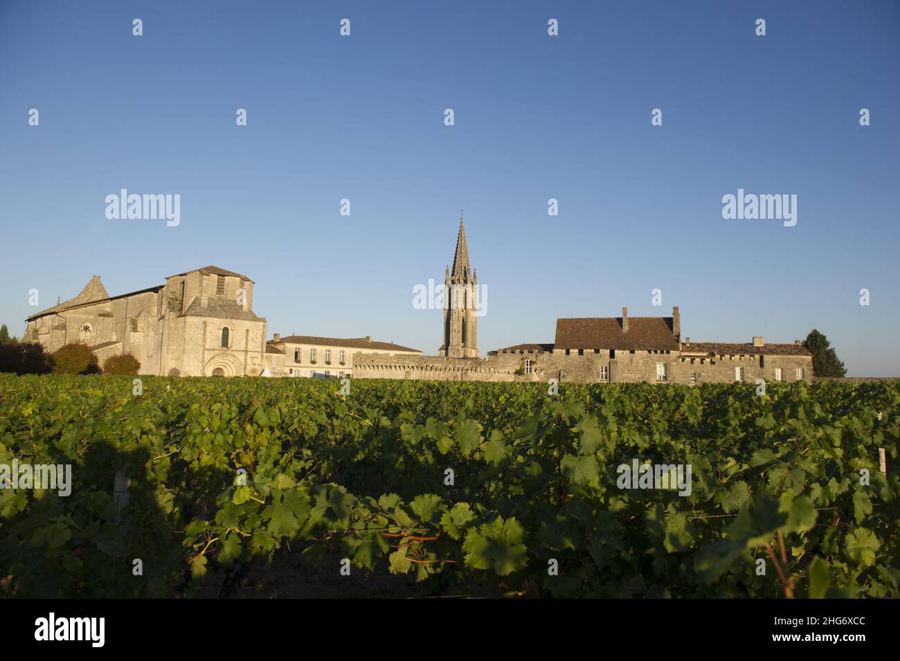 FRANCE, GIRONDE (33), SAINT-EMILION, VILLAGE OF SAINT-EMILION AND ...