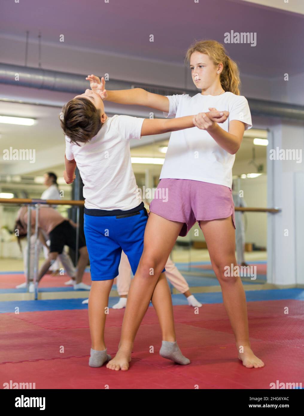 Girl and boy training self-protection moves Stock Photo - Alamy