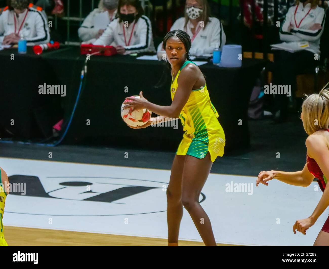 Netball pass hi-res stock photography and images - Alamy